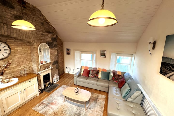 Central & Stylish Townhouse - Galway