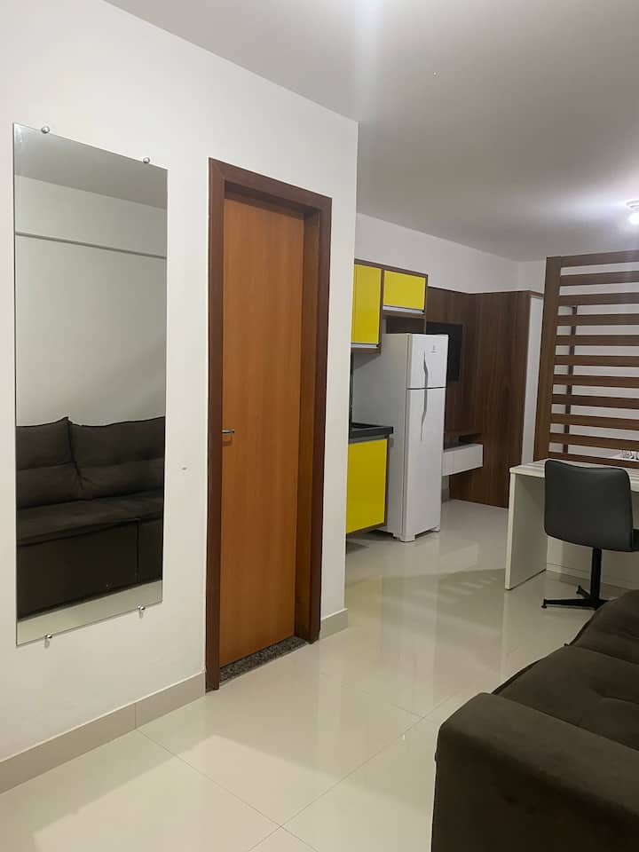 Flat Decorado Em Excelente Localização. - Feira de Santana