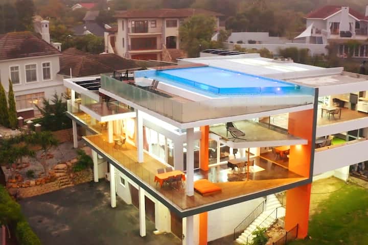 Luxurious Villa ~ Rooftop Pool ~ Stunning Views! - Somerset West