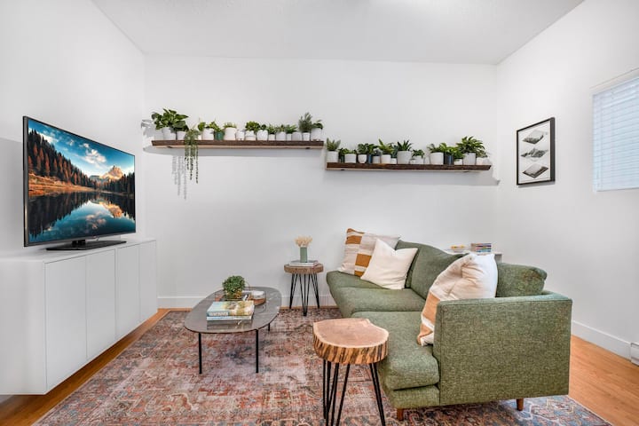 Cozy Family Friendly Vancouver Guest Suite - 6400