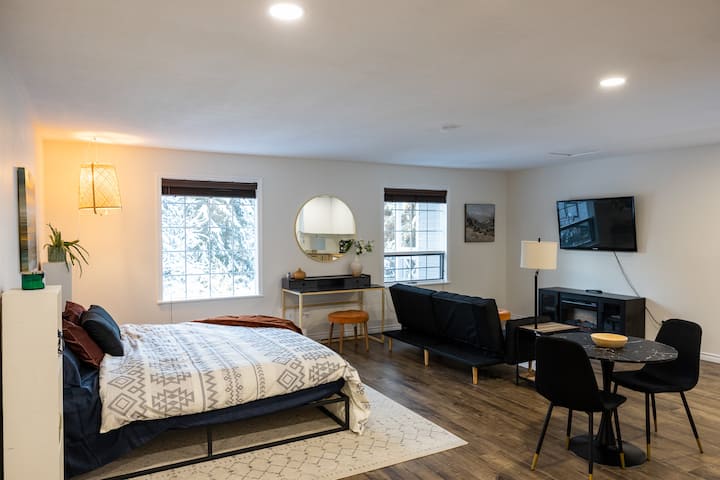 Vacation Or Business Studio Retreat - Prince George