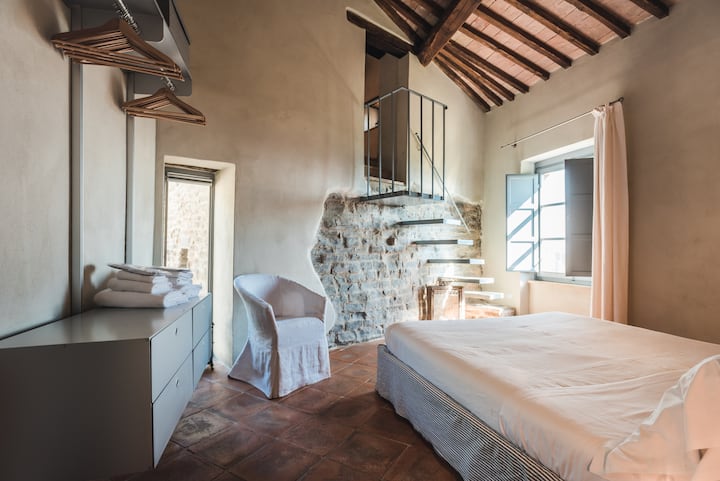 Tower Suite In The Charming Nikis Resort - Gubbio