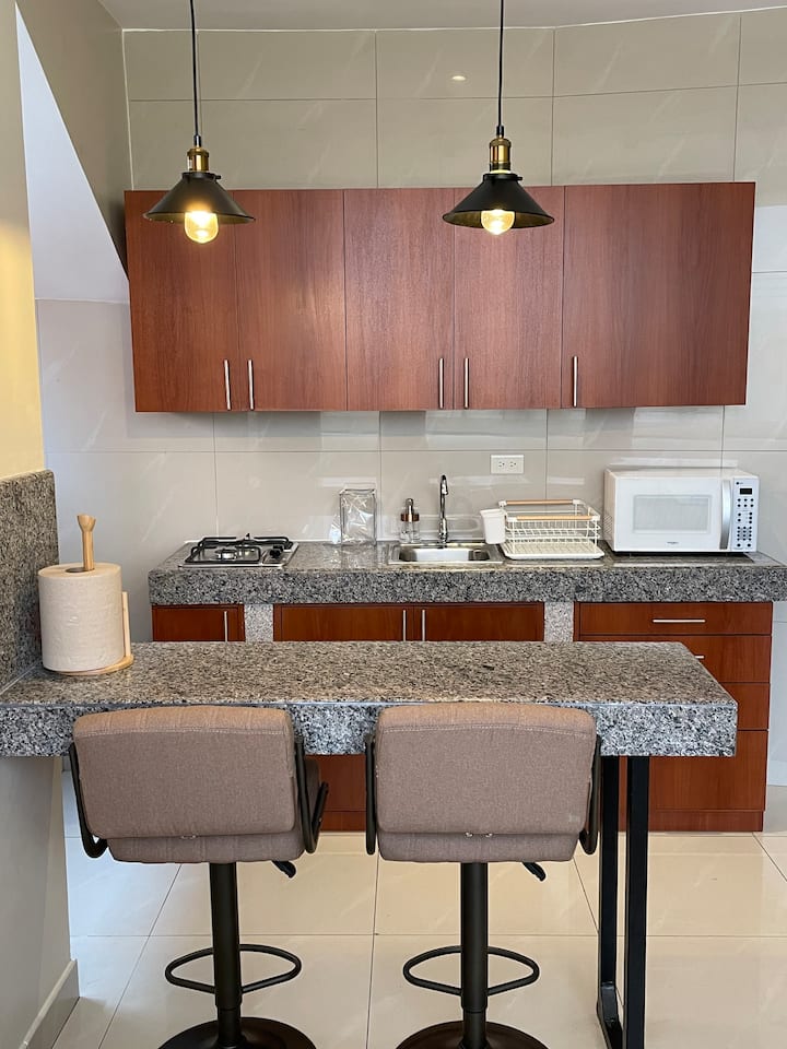 Comoda Suit Y Muy Segura En  Urdesa Central ! - Guayaquil