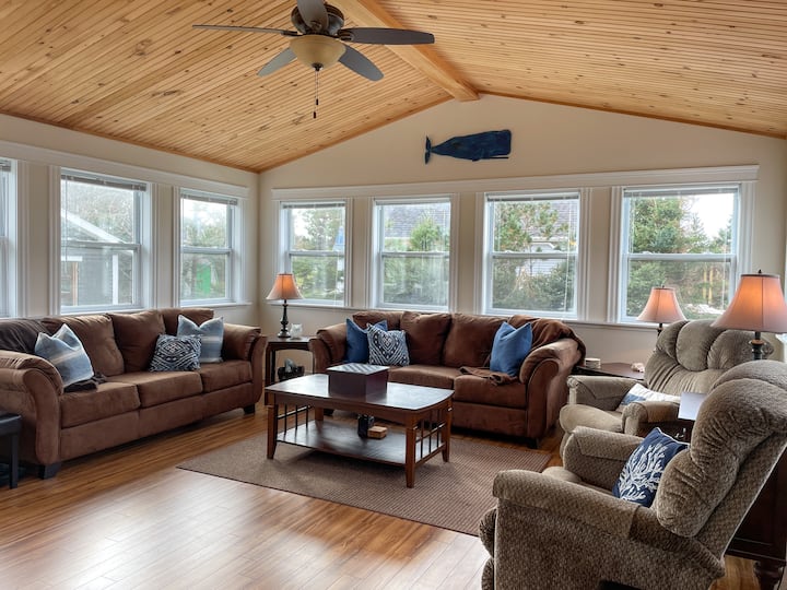 The Fox & The Crow: Beach Cottage - 2 Br 2 Baths - Prince Edward Island