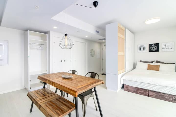 Cozy Studio With City View - Vancouver