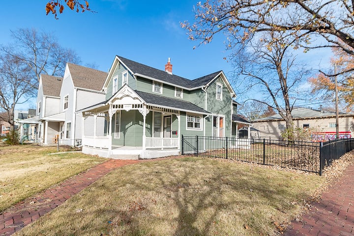 * 5 Min Walk To Downtown/victorian House* - Lawrence, KS