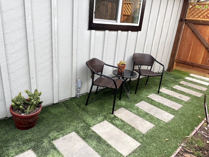 Warm, Modern Studio Near The Beach - Santa Cruz, CA