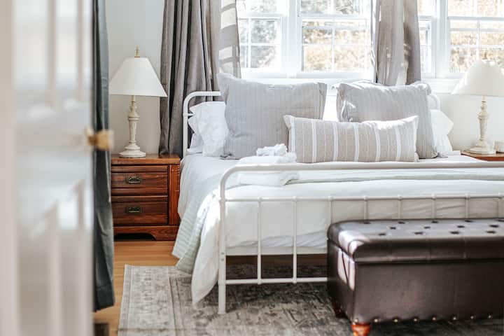 Artisan's Cottage: Woodsy+private, Central To 151 - Nellysford, VA