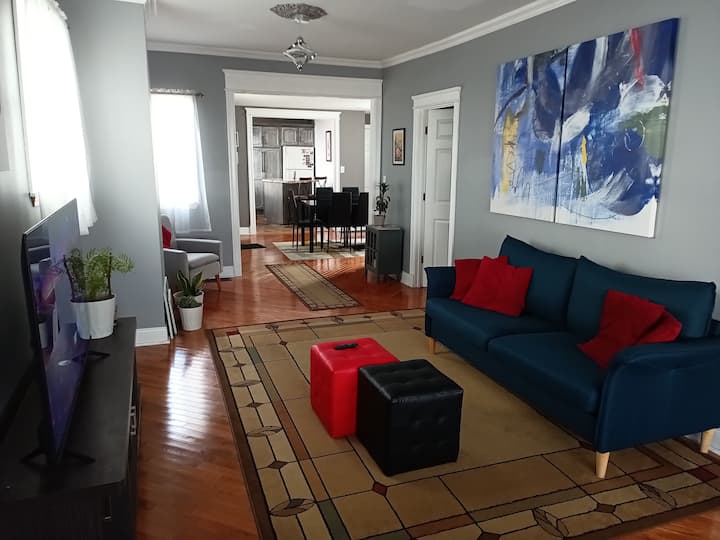 Lovely 3 Bedroom Apartment Near Peace Bridge - Buffalo, NY