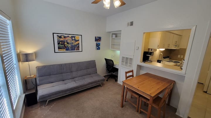Cute 1br W/ Wifi & Full Kitchen - Austin, TX