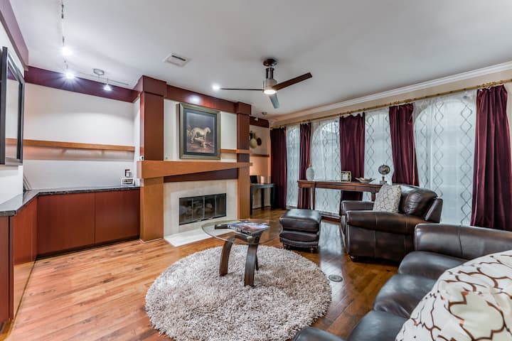 Luxe 4br Midtown Townhome | Near Dining & Downtown -