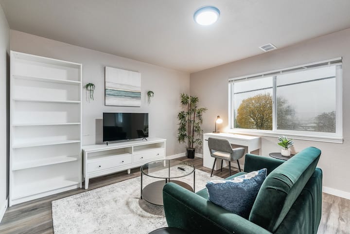 New Remodeled Private 1br Downtown - 4 - Federal Way, WA