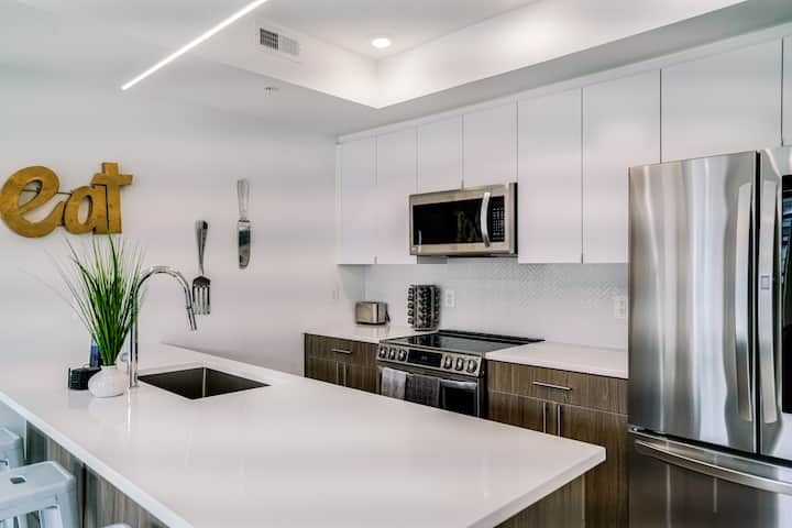 Luxurious And Stylish 2 Bedroom 2 Bathroom Suite - Kensington, MD