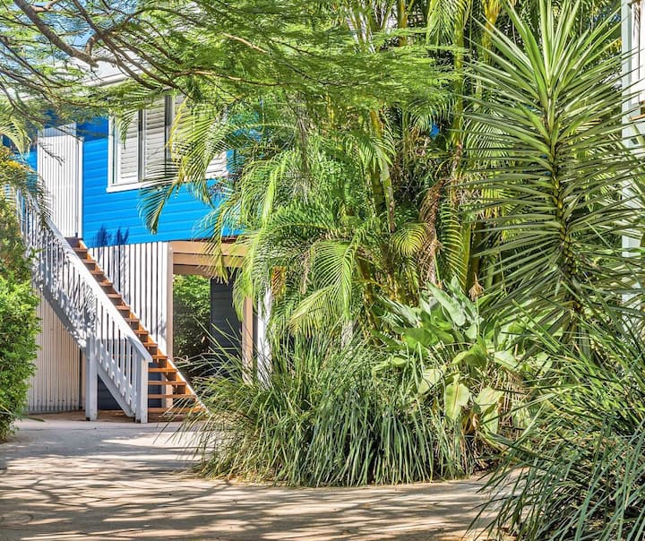 Adorable Holiday Unit 2-minutes To The Beach - South Golden Beach