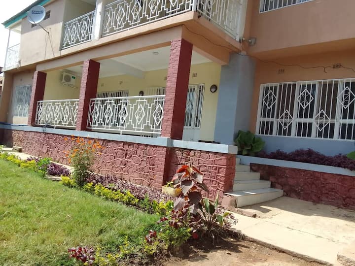 9 Bedrooms, All En-suites Situated Next To City - Lubumbashi