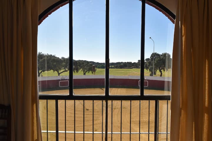 Precioso Apartamento En Una Plaza De Toros - El Castillo de las Guardas
