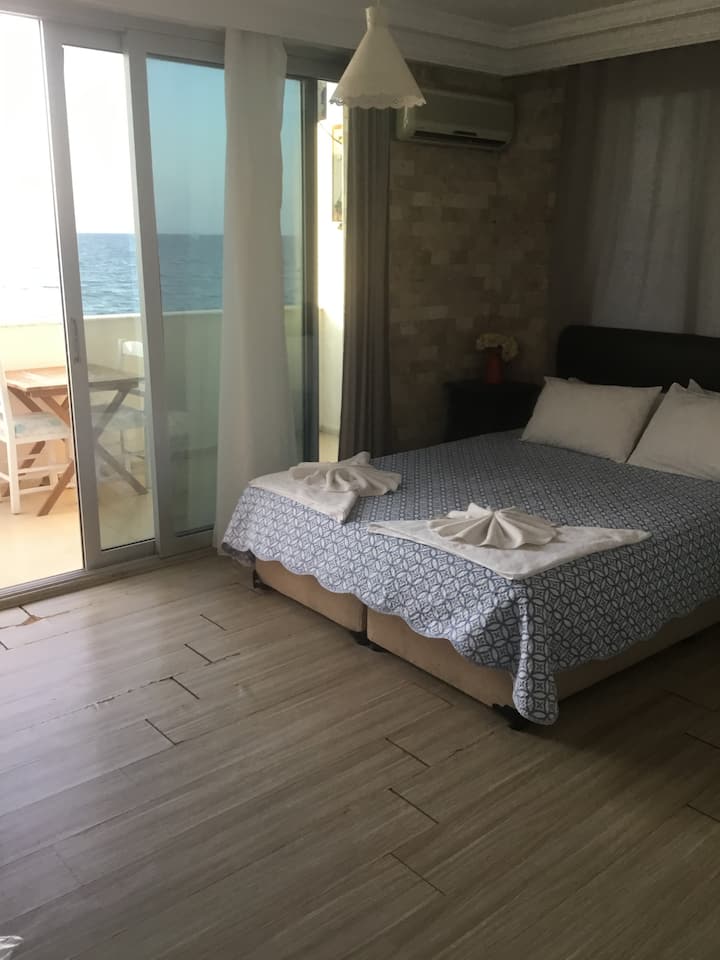 Deniz Ve Sakız Adası Manzaralı Muhteşem Gün Batımı - Çeşme