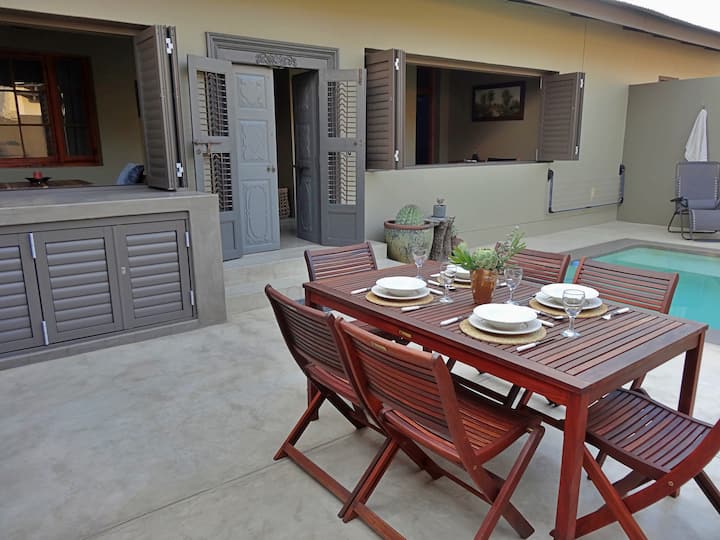 Benin Boudoir - Private Cottage With Pool - Rooiberg
