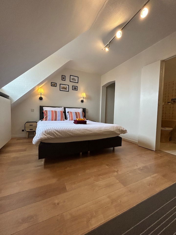 Grote Kamer Met Eigen Badkamer / Toplocatie Brugge - Bruges