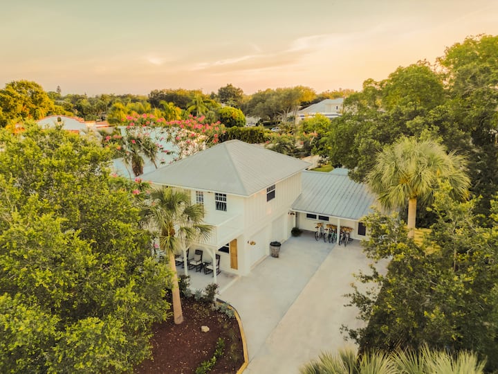 The Shore House Private Dock Hot Tub - Siesta Key, FL