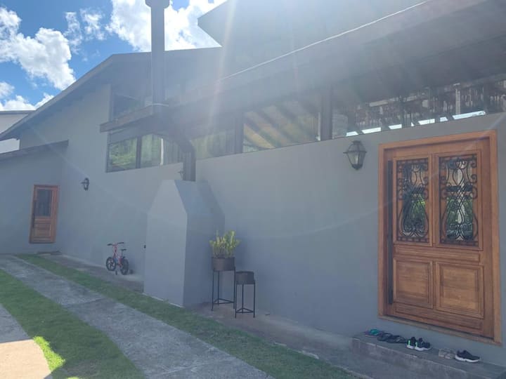 Linda Casa De Vidro Com Vista Deslumbrante. - Petrópolis
