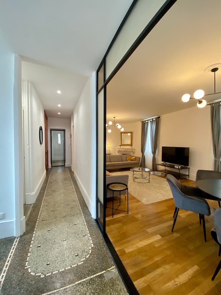 Elégant Et Chaleureux, 2 Chambres, Parking Privé. - Valence