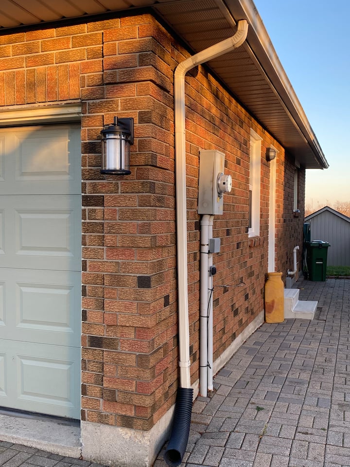 Independent Suite Near Airport 4 Guests 2 Qn. Beds - Hamilton