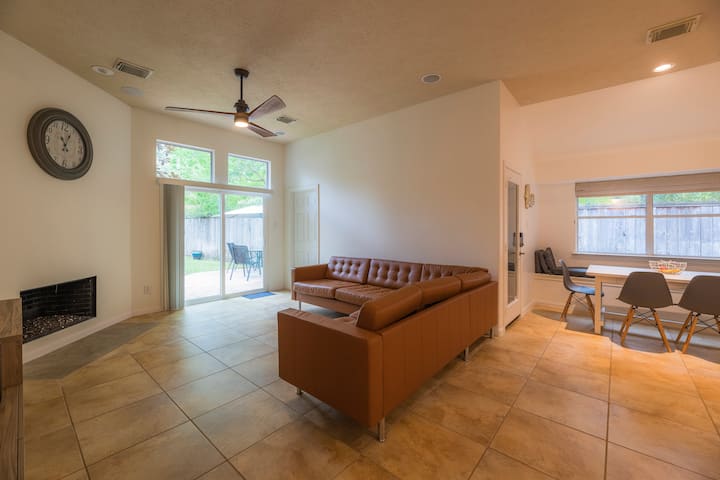 Casa Nueva Acogedora - The Woodlands, TX