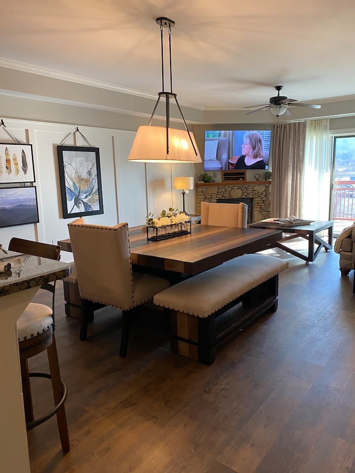 Riverstone Resort 3 Bedroom Condo - Pigeon Forge, TN
