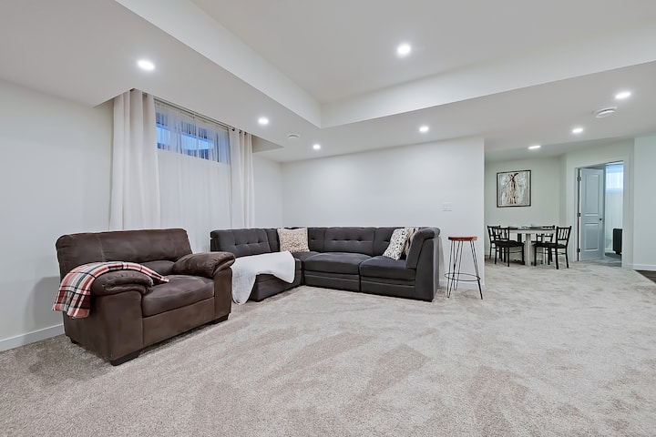 New Large Private Suite In Arbour Lake, Nw Calgary - Calgary
