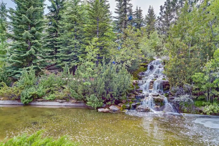 Peaceful Chalet In Nature. City Views/mtn Access - Calgary