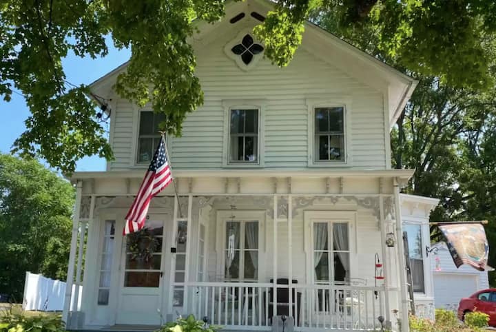 West Park/ Esopus Cottage - 2 King /1 Queen Bed - Ulster Park, NY