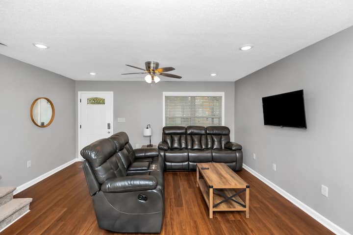 3-br Home + Dedicated Office Space - Huntsville, AL