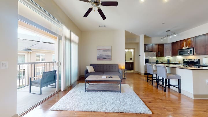 Modern Zen Med Center/nrg/pool/freeparking/balcony - Houston, TX