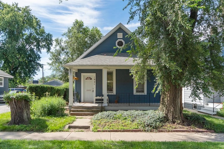 Adorable 2 Bedroom Home, $0 Cleaning Fees - Fort Wayne, IN
