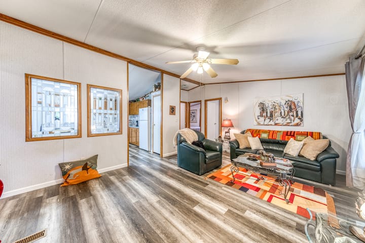 3br/2 Ba Luxury Cabin Stay At Pecan Valley Ranch - Lake Lorraine, Poolville