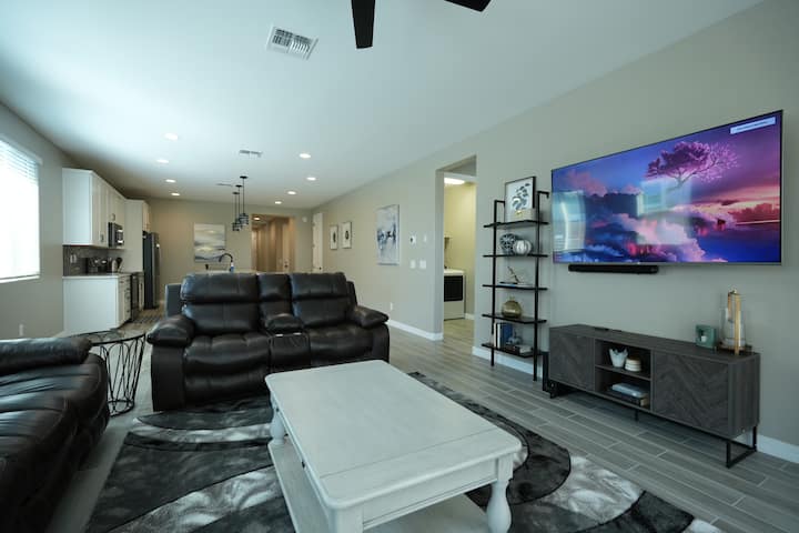 Cozy & Modern Home - Near Stadium - Litchfield Park, AZ