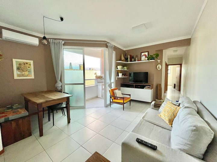 Apto Bem Localizado, 5 Min De Caminhada Da Praia. - Florianópolis