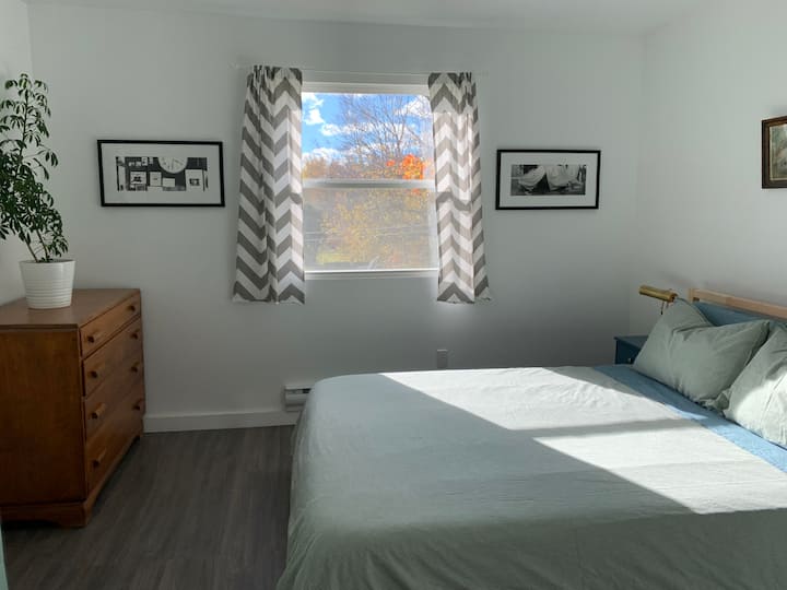 Mr Cozy! Cheerful Cabin Vibes W Woodstove - Amherst