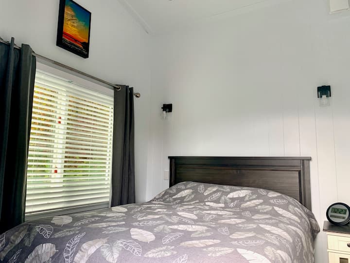 Chims Motel-1 Q Bed-hummingbird House-port Alberni - Port Alberni