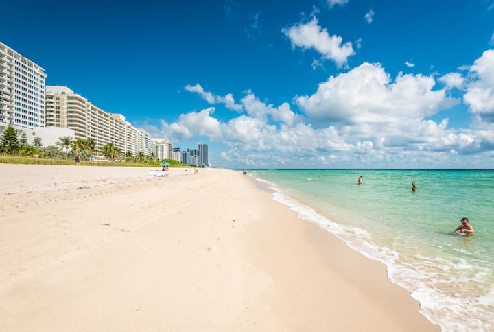 Beachfront Studio W/ Ocean View,  Miami Beach - Miami Beach, FL