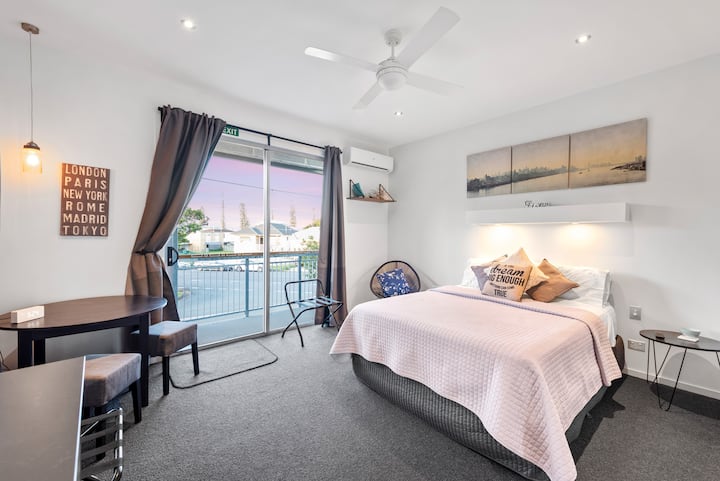 Scarborough Beach Break Holidays - (Unit 2) - Redcliffe