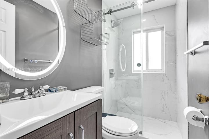 Renovated 1 Bedroom/1bath With Washer And Dryer - Hollywood, FL