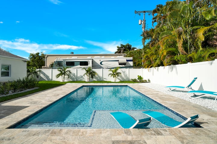 Stunning New Studio With Pool In East Delray Beach - Delray Beach, FL