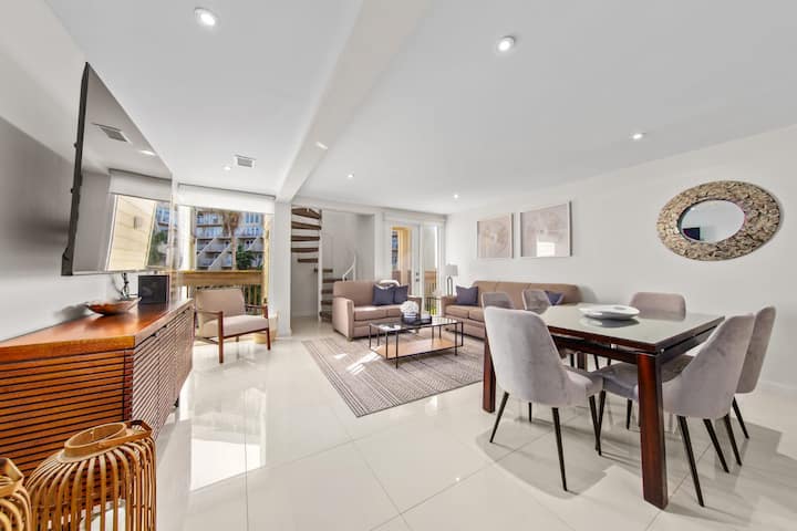 Amazing Bahiamar Beachfront 2 Steps From Amenities - South Padre Island, TX