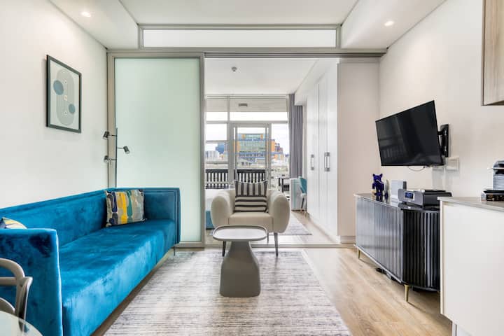 Backup-powered Luxury City Apartment - Camps Bay