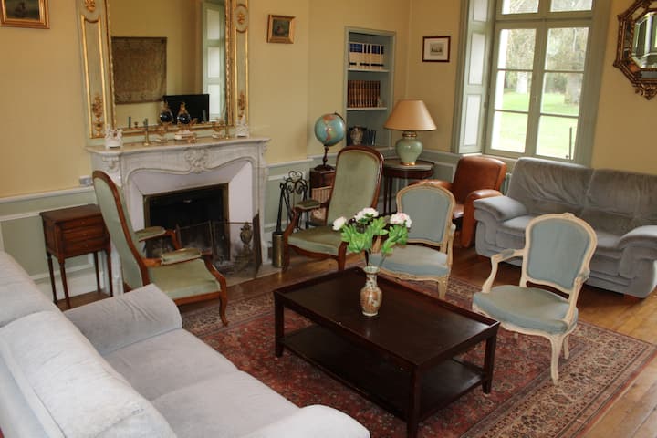 Beau Château Entre Loire Et Bourgogne, 27 Pers. - Bourges