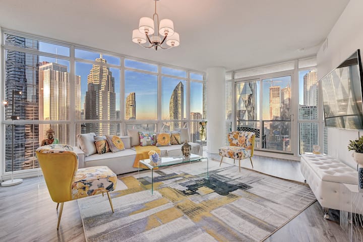 Stunning 2 Bd In Heart Of Toronto With Parking! - Toronto