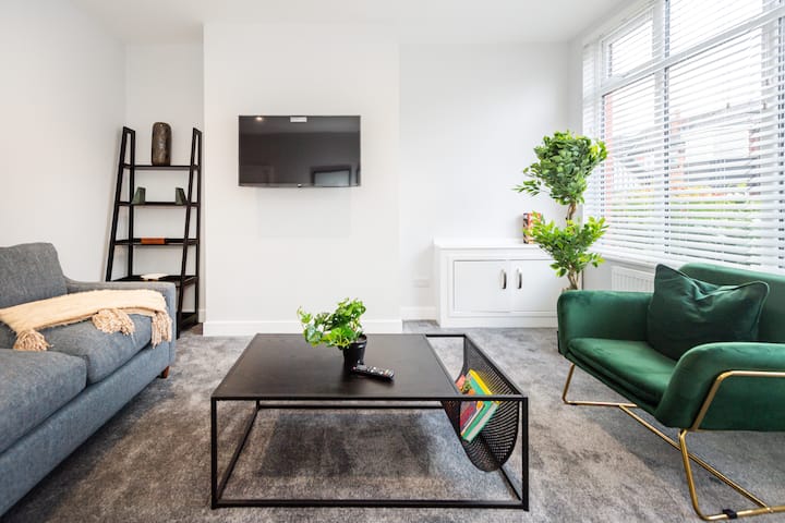 Hassle-free & Handsome | Brand-new 3-bed Home - Bury