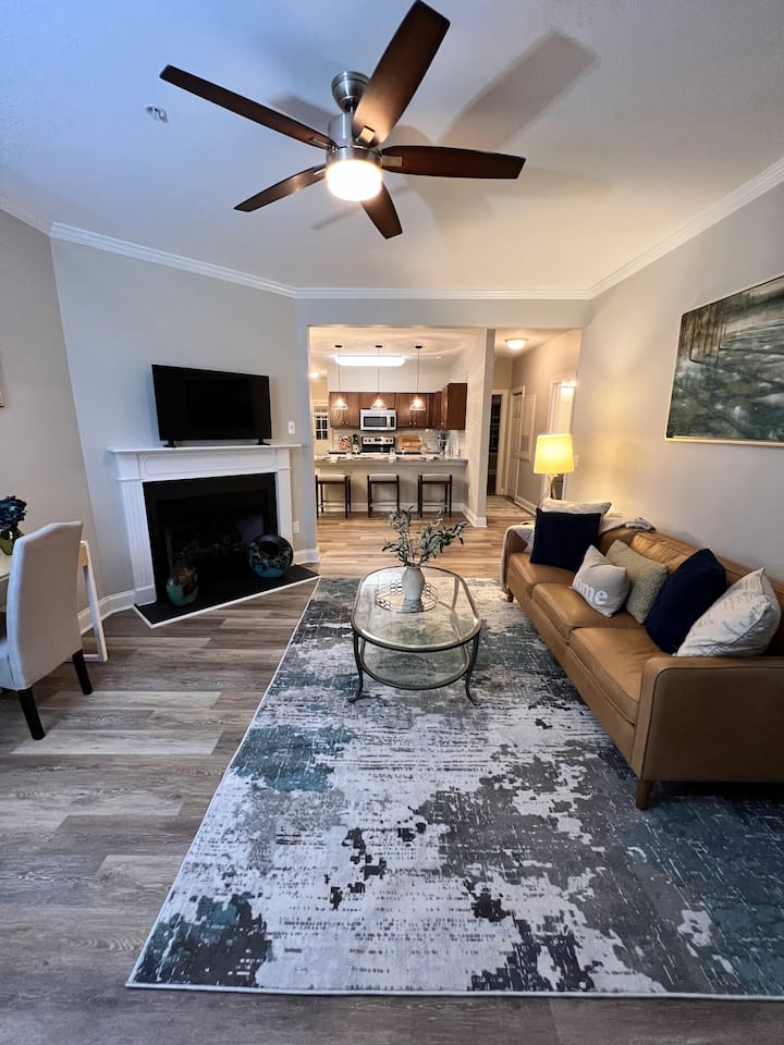 Luxury Condo In Downtown Cornelius Pool And Gym - Lake Norman, NC